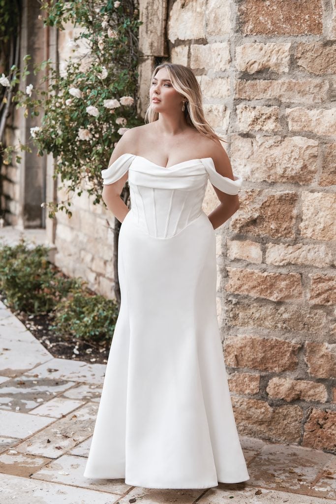 Plus-Size Basque Waist Wedding Dress | Kleinfeld Bridal