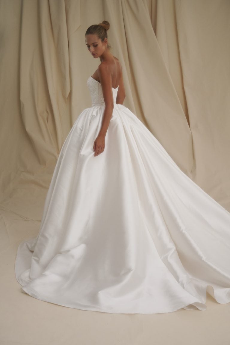 Feminine Basque-Waist Ball Gown | Kleinfeld Bridal