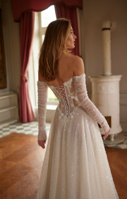Basque-Waist A-Line With Long Sleeves | Kleinfeld Bridal