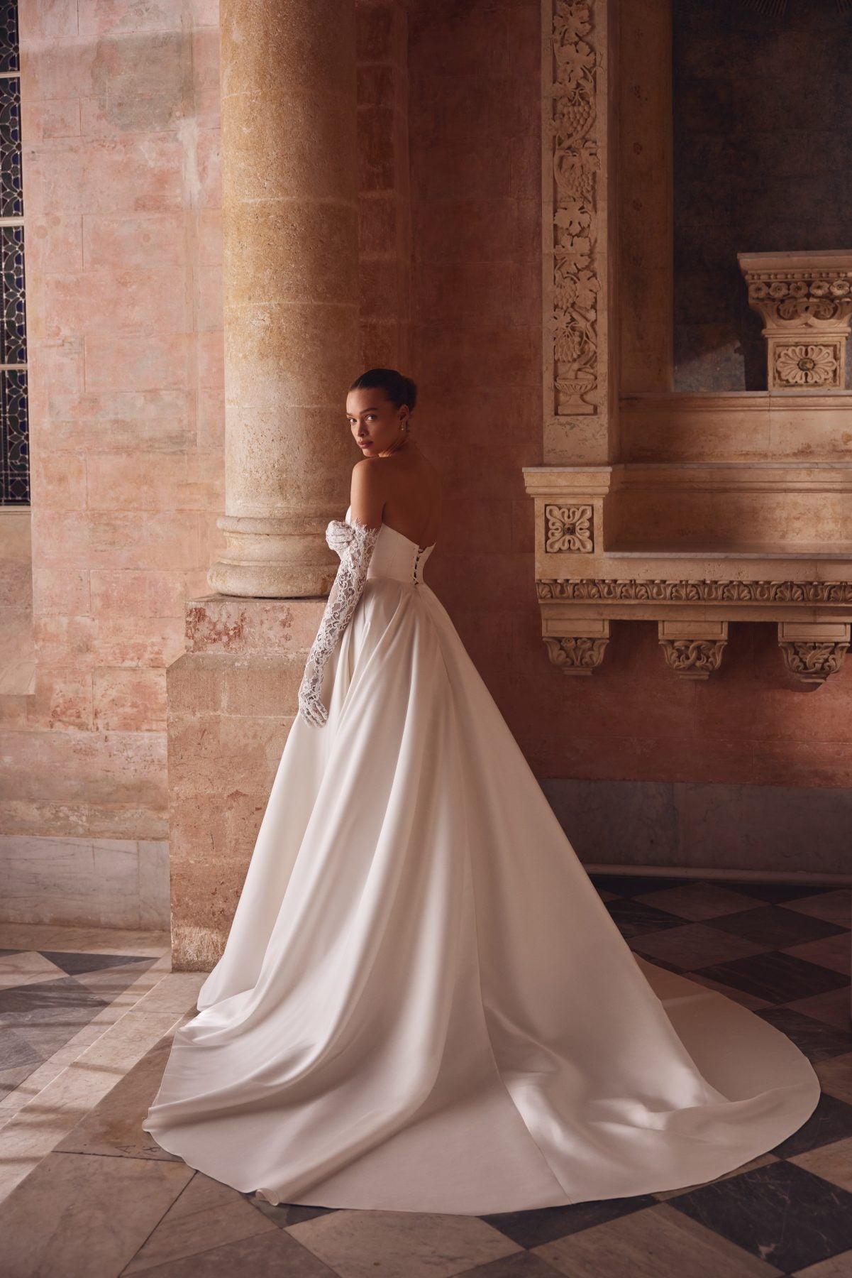 Simple Strapless Basque-Waist Ball Gown | Kleinfeld Bridal